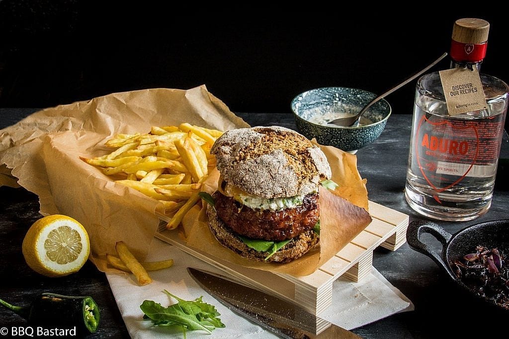 Ginflamed giant Devil's Tail Burger - BBQ Bastard